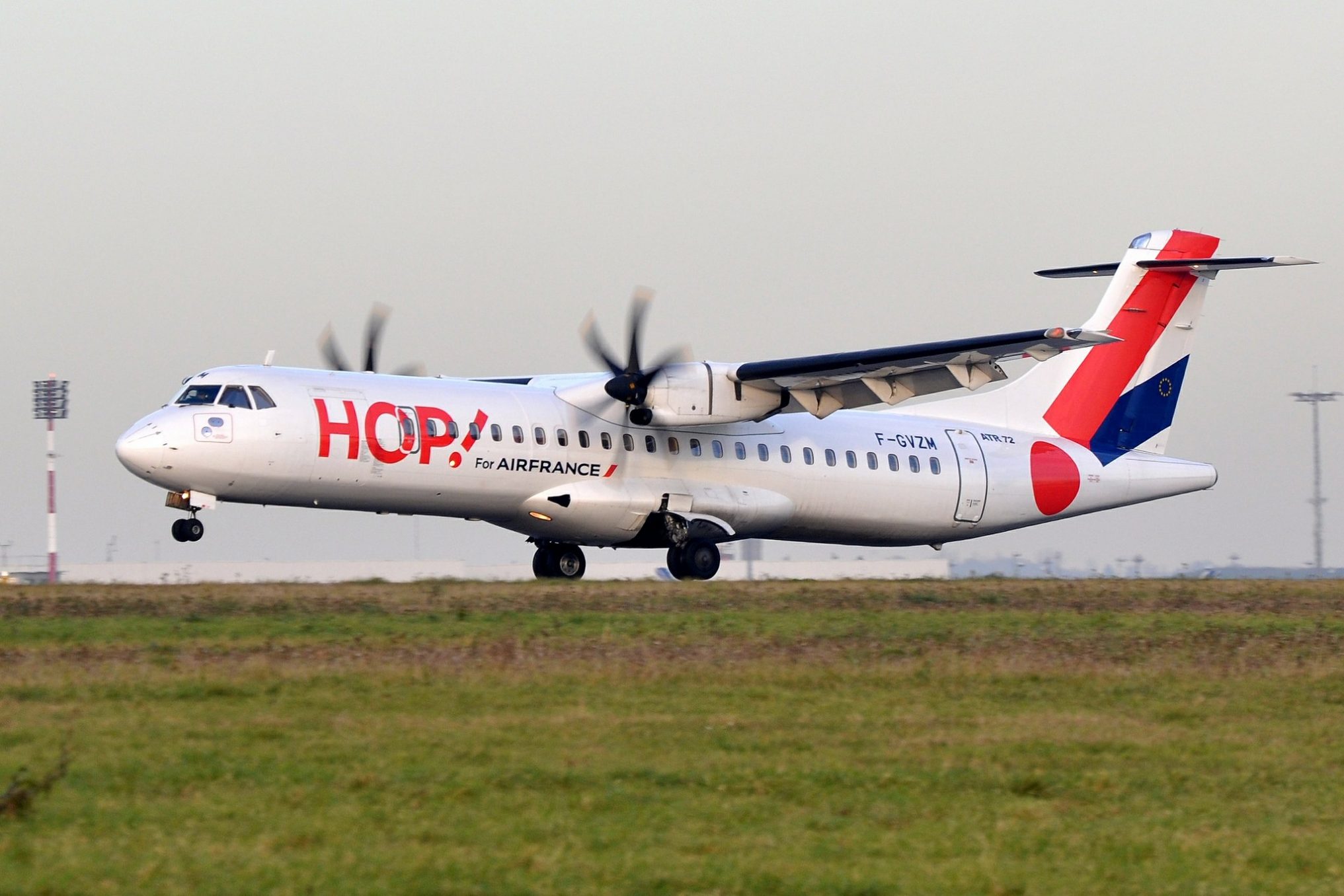 Nouvelle tenue pour les cabines des avions de HOP! Air France | AAF ...