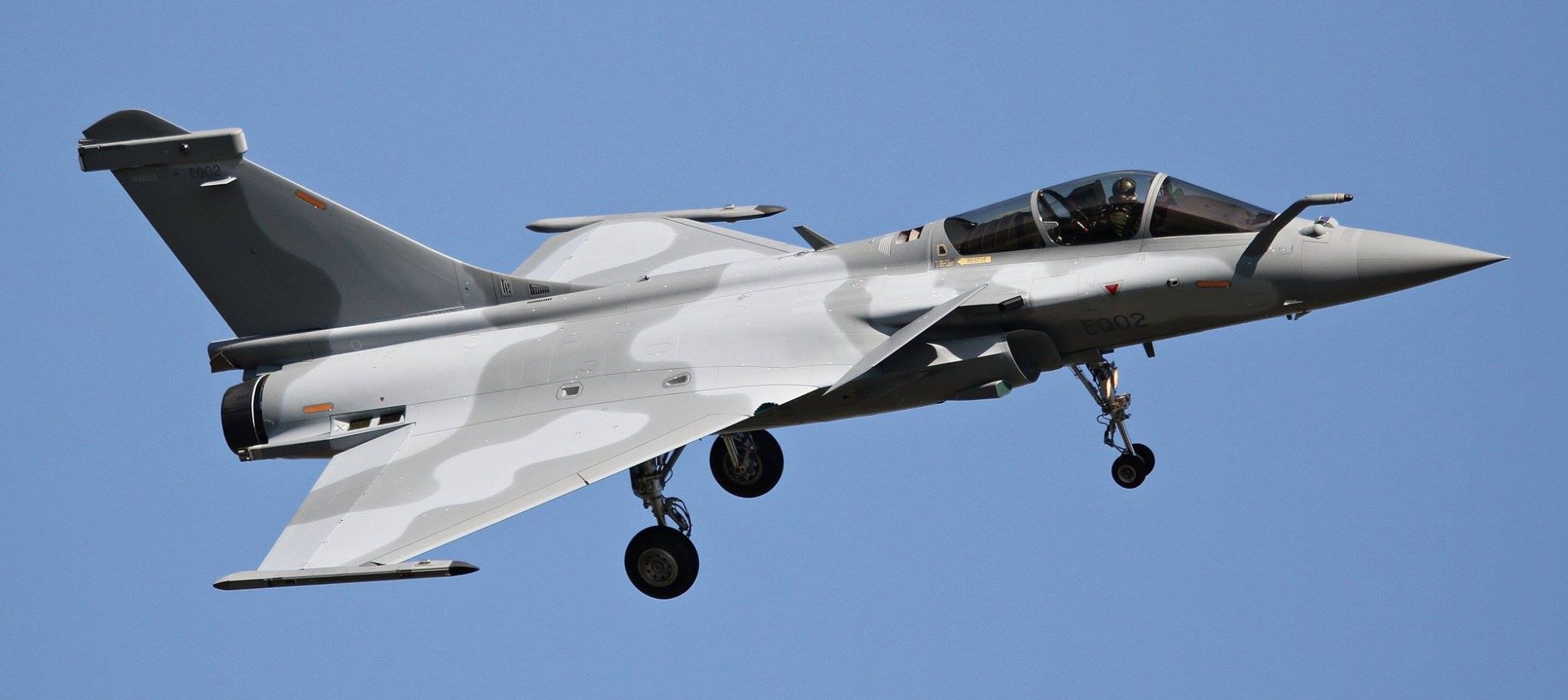 Le Rafale monoplace qatari EQ10 effectue son premier vol – ACTU AERO ...