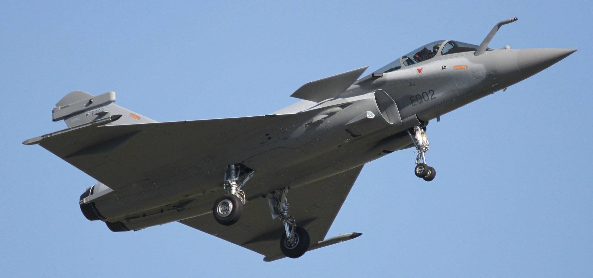 Le Rafale monoplace qatari EQ10 effectue son premier vol – ACTU AERO ...