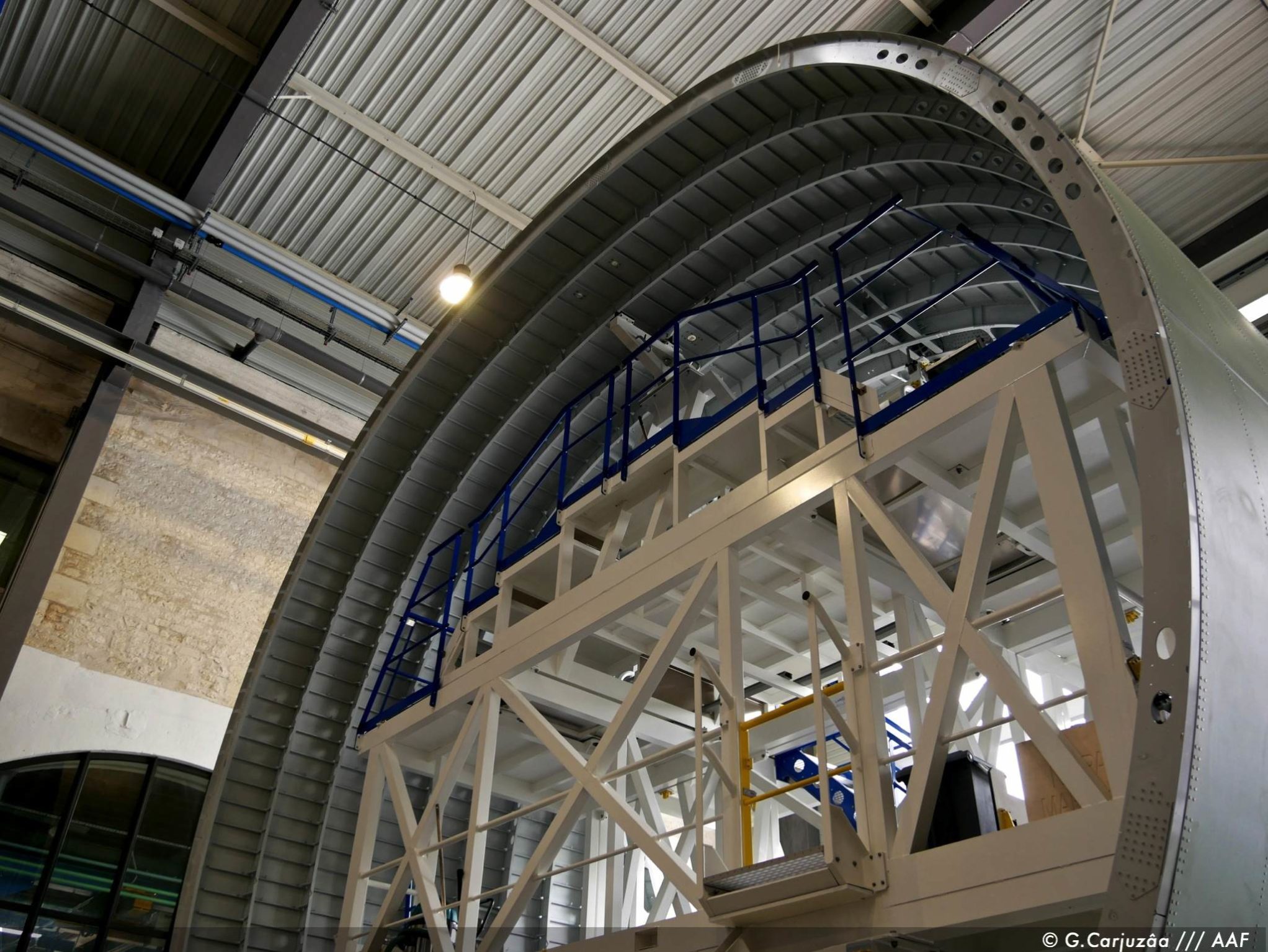 STELIA Aerospace livre le Fuselage Supérieur Avant du 1er BelugaXL ...