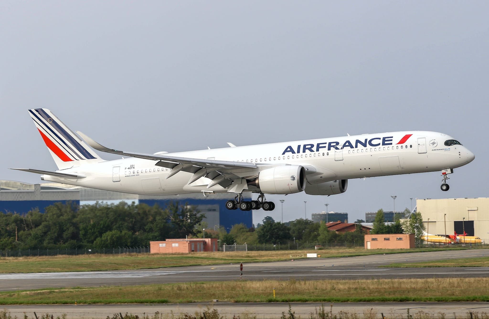 Le 1er Airbus A350-900 Air France effectue son premier vol | AAF ...