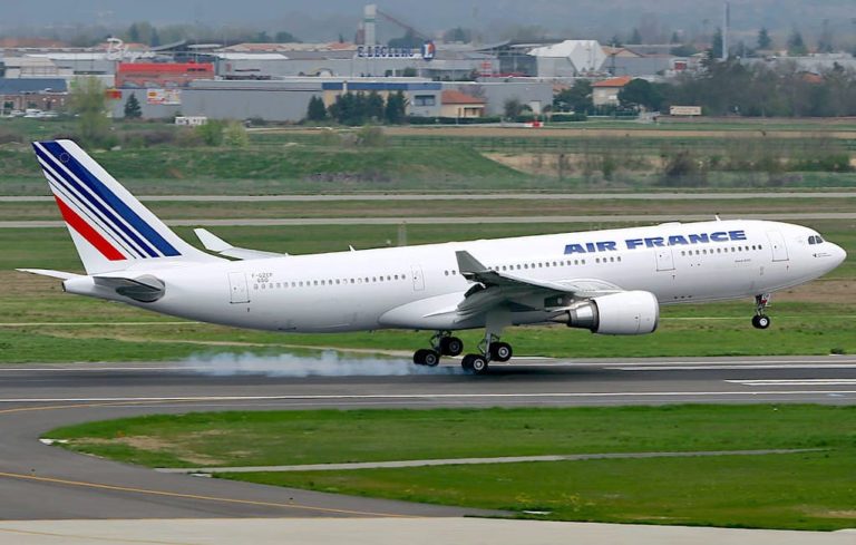 Crash Rio-Paris : les familles et le SNPL appuient le renvoi en ...